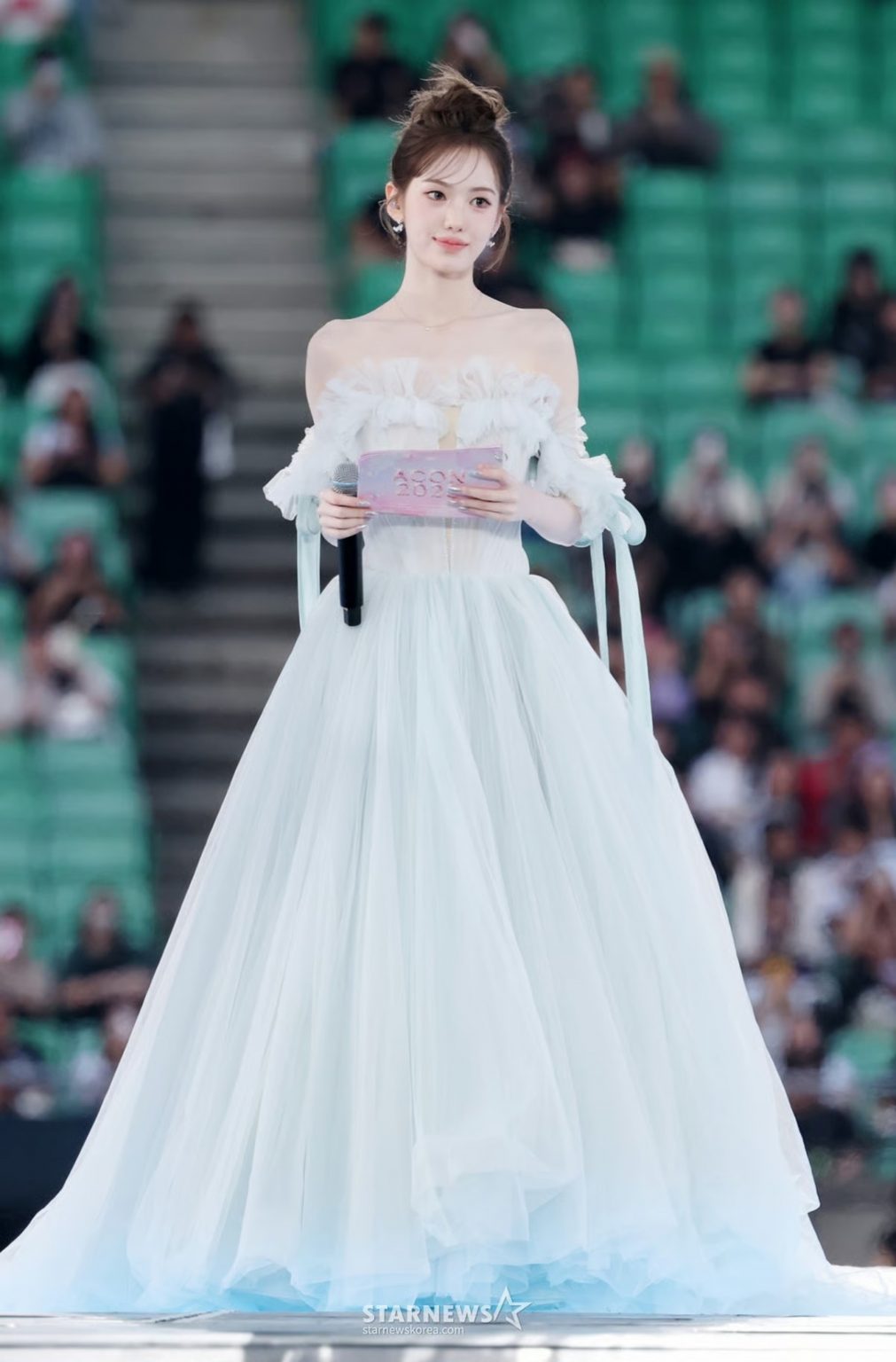 KiiiKiiiのスイ、「ACON 2025」で初の大型MC挑戦 | KOREA WAVE